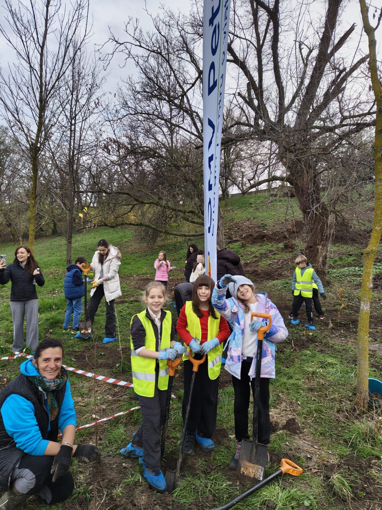 Bilanțul Pădurii Copiilor în Parcul Tineretului, București: peste 15. ...